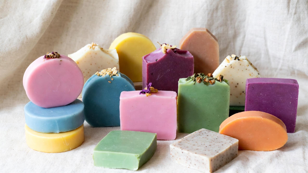 How to Make Homemade Soap: 8 Beginner-Friendly Steps to Gorgeous ...